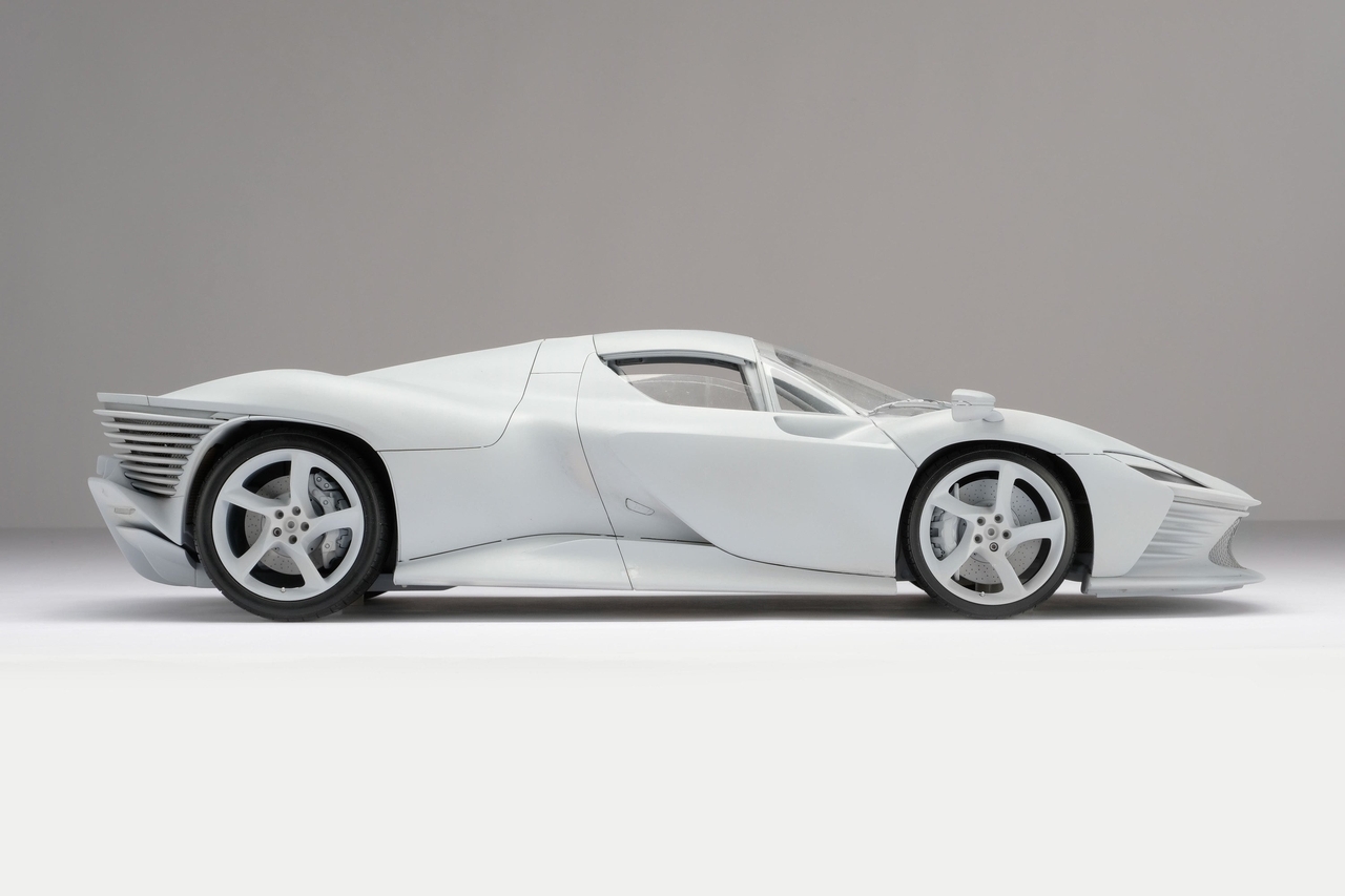 Ferrari Daytona SP3 1:8 by Amalgam - Foto - 6/9