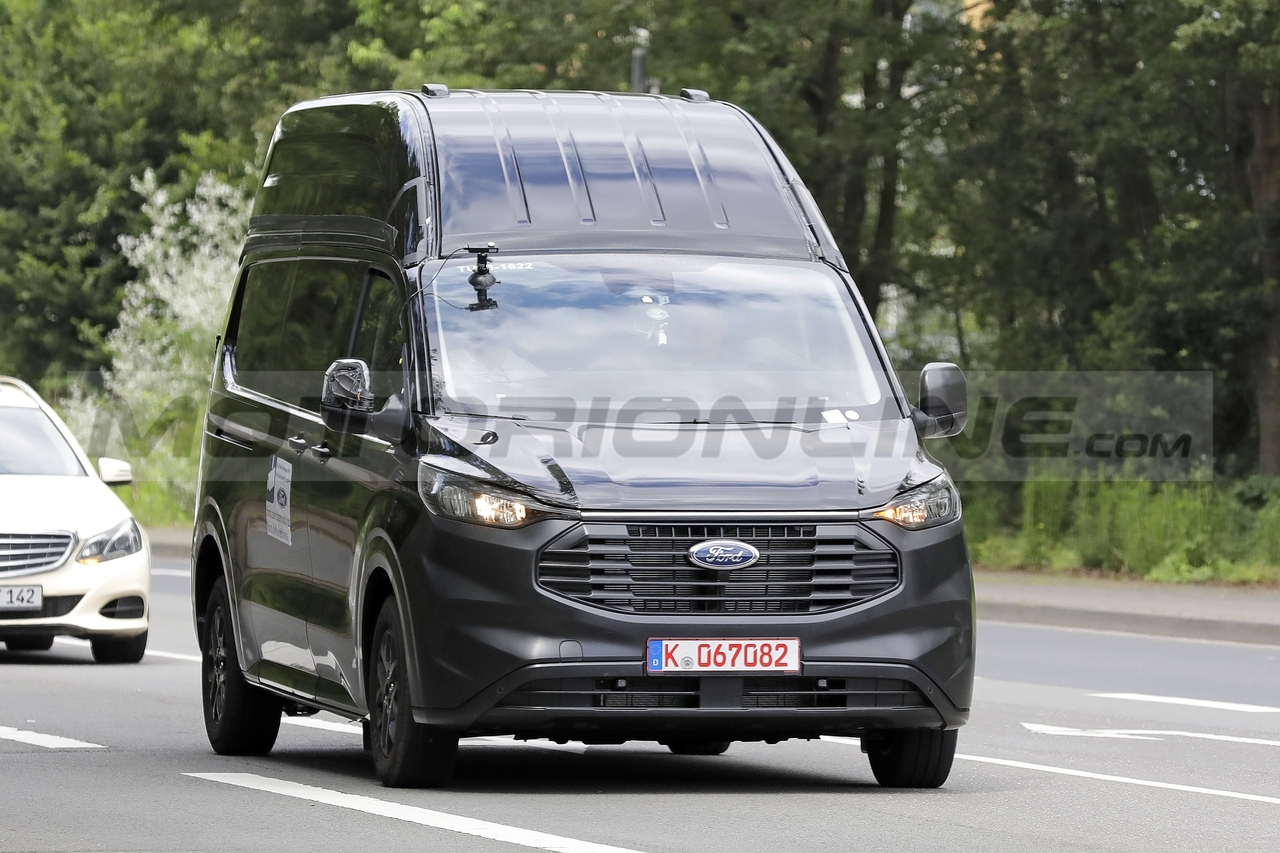 Ford Transit Custom - Foto Spia 27-08-2022 - 7/10