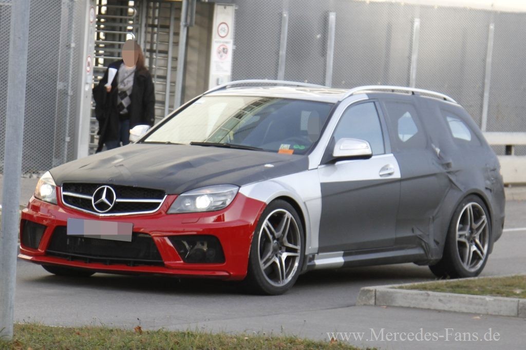 Mercedes C63 AMG Black Series Station Wagon - Foto spia 02-12-2011 - 1/7