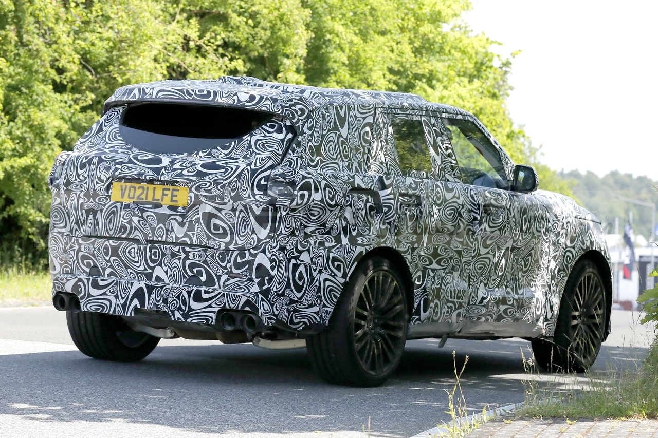 Range Rover Sport SVR 2023 - Foto Spia 24-06-2022 - Foto 10 di 10