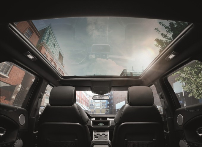 Range Rover Evoque “Sky View”: il tetto panoramico è di serie fino al ...