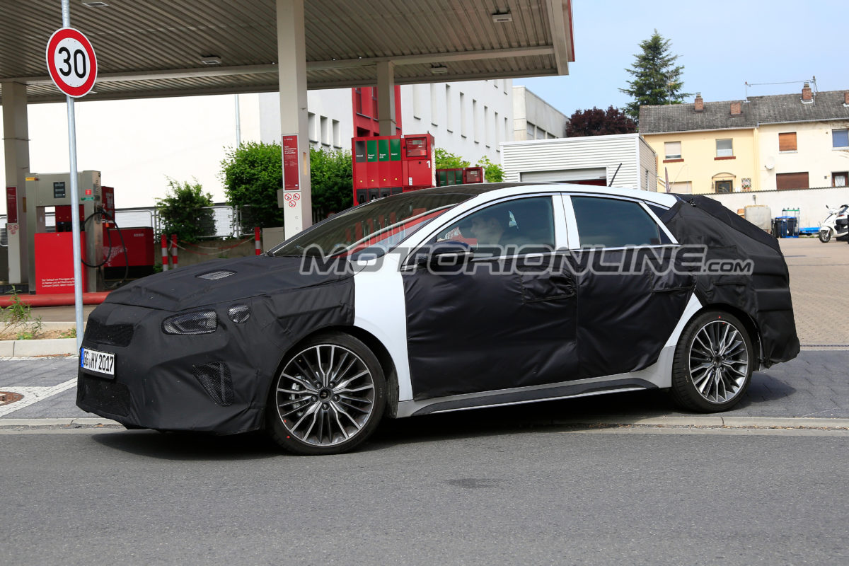 Kia Ceed: l’inedita versione Fastback compie i primi passi [FOTO SPIA]