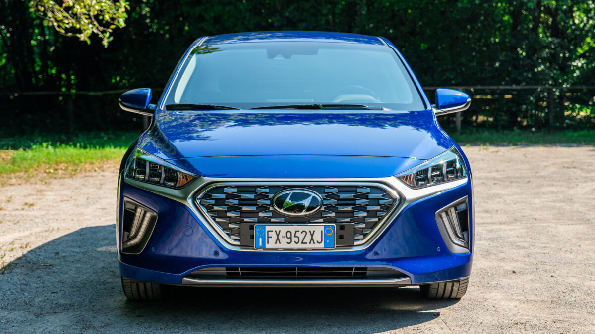 Hyundai Ioniq Hybrid: PROVA SU STRADA della berlina coreana ibrida [FOTO]