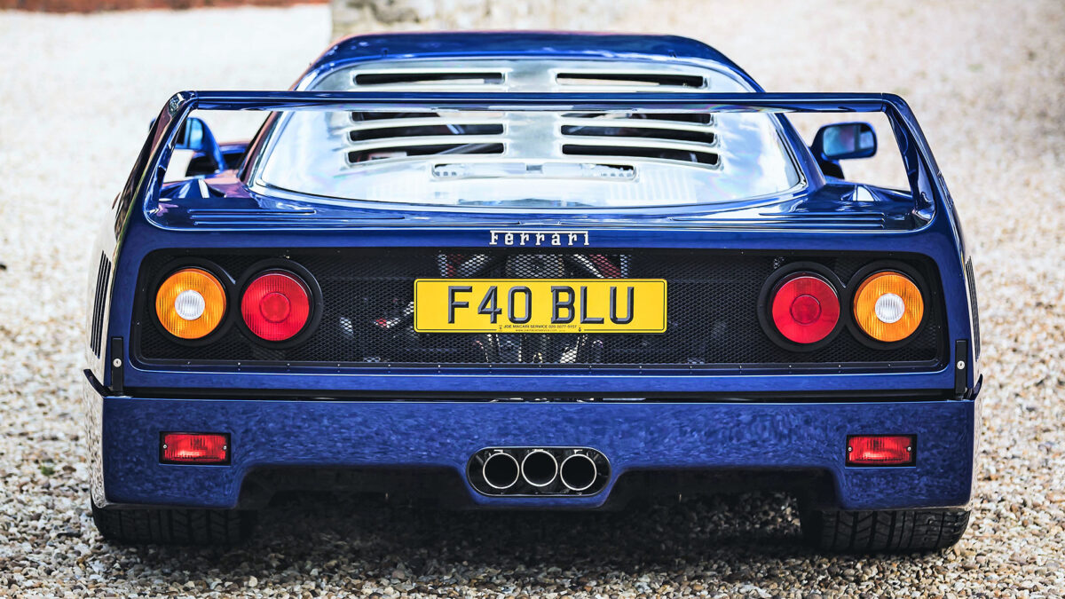 Ferrari F40 BLU: l’esemplare unico venduto a oltre 1 milione di euro