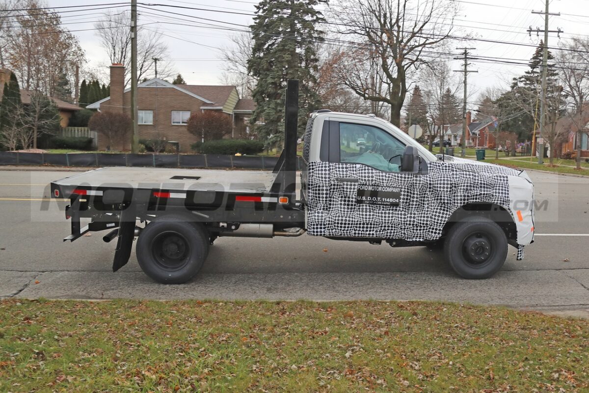 Ford F-350 Chassis Cab 2023 si mostra su strada in forma prototipale ...