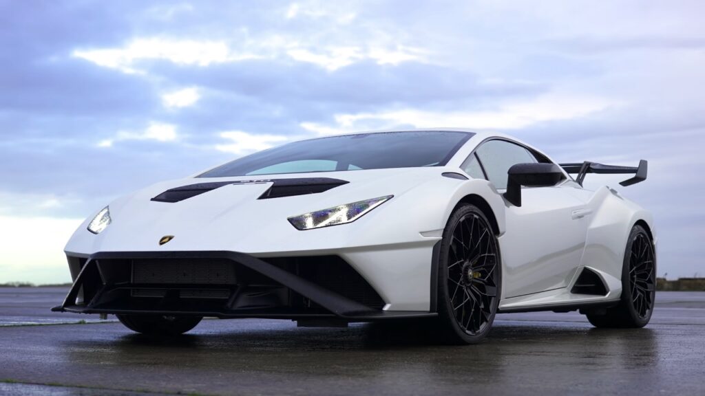 Lamborghini Huracan STO vs Aventador SVJ: chi vince la drag race? [VIDEO]