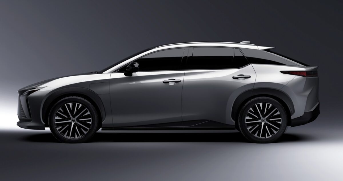 Lexus RZ 450e: rilasciate nuove immagini ufficiali