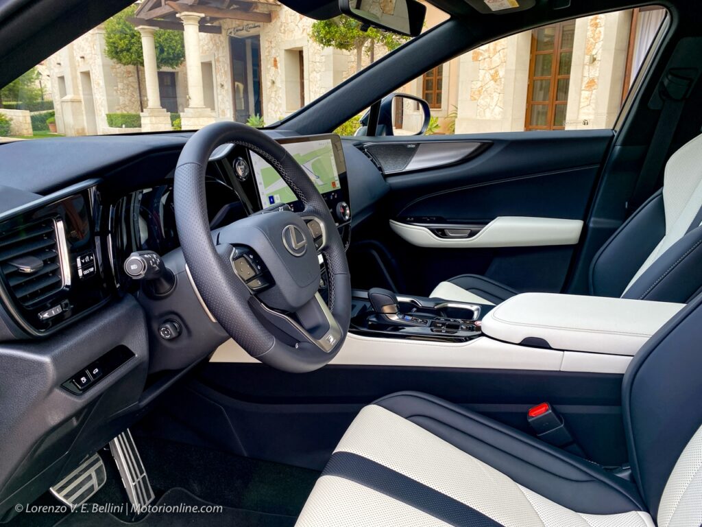 Lexus NX: il design rinnovato del SUV ed il cockpit Tazuna