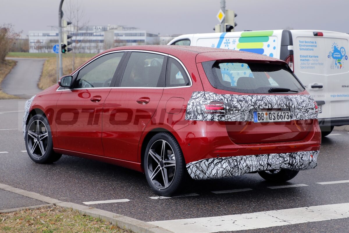 Mercedes Classe B 2023: nuovo avvistamento del prossimo restyling [FOTO ...