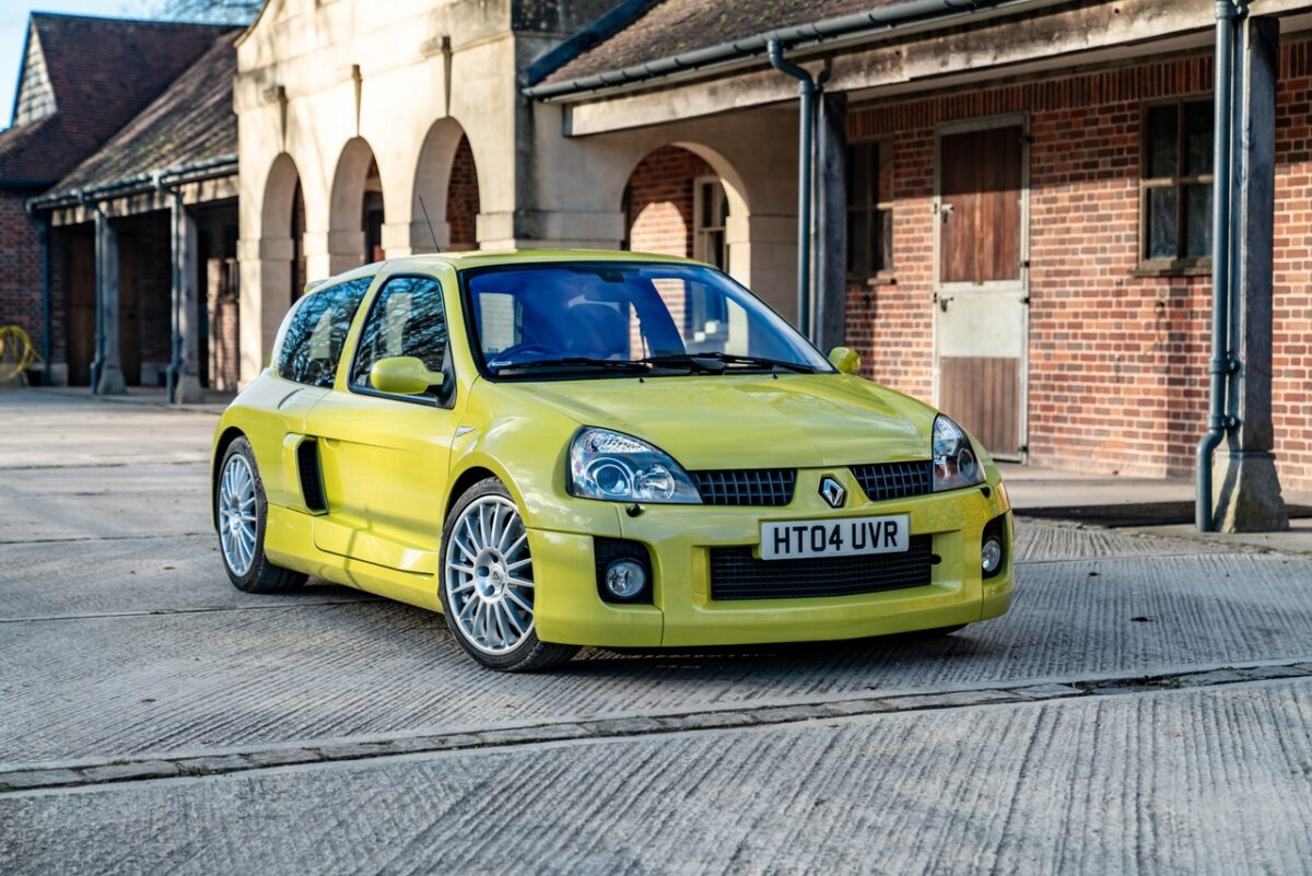 Renault Clio V6 Phase 2: un raro esemplare venduto all’asta a quasi 109 ...