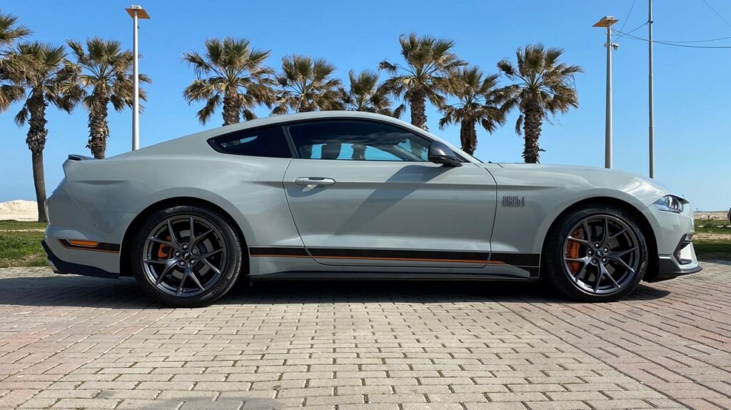 Mustang Mach 1: God bless America!