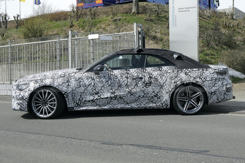 Mercedes-AMG CLE 43 2023: primo avvistamento della cabrio [FOTO SPIA]
