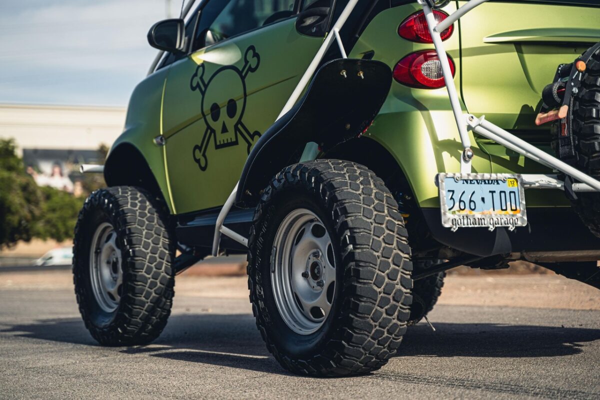 Smart ForTwo: la city car si trasforma in un veicolo off-road [VIDEO]