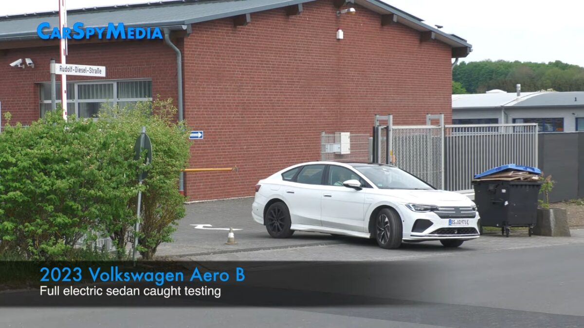 Volkswagen Aero B: nuovo avvistamento della berlina elettrica [VIDEO SPIA]