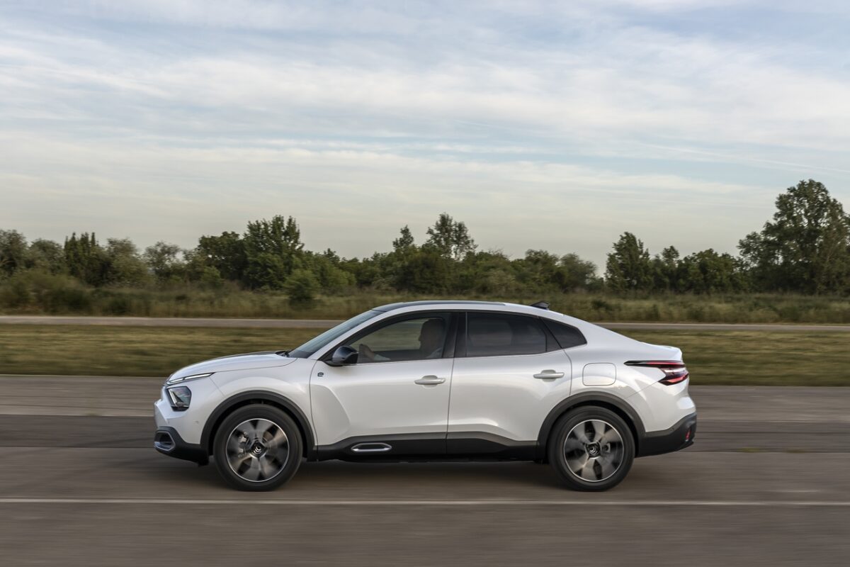 Citroën C4 X ed e-C4 X: debuttano i due nuovi crossover con silhouette ...