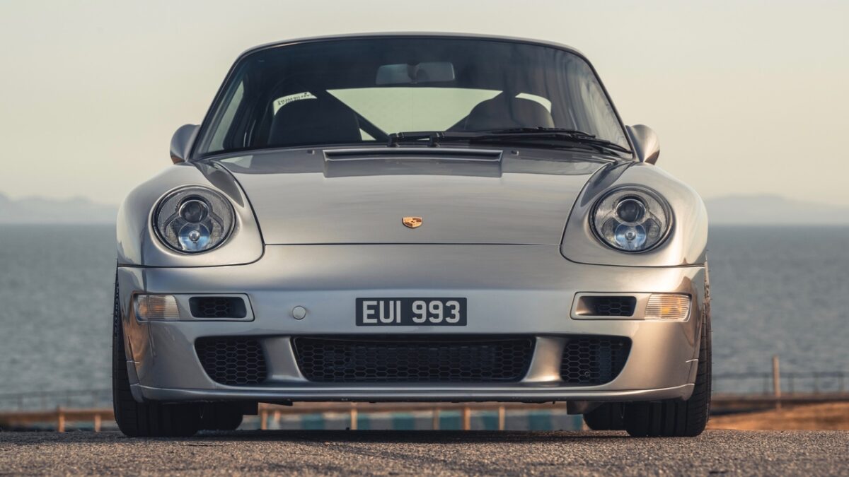 AutoArt 993R: svelato il nuovo restomod della Porsche 911 [FOTO]
