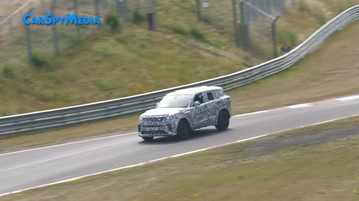 Range Rover Sport SVR 2023: nuovo prototipo beccato sul Nurburgring ...