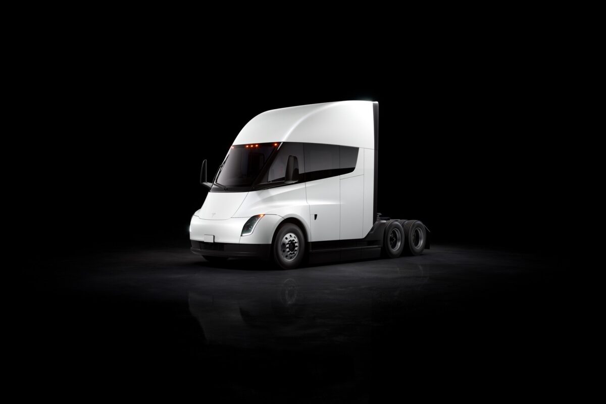 Tesla Semi: le ultime foto mostrano modifiche al suo design