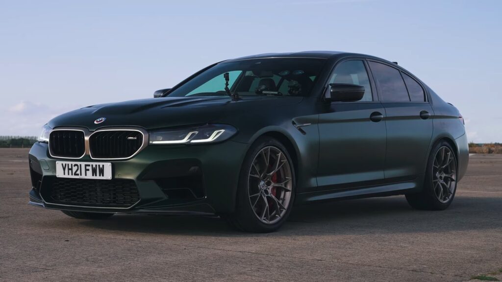 BMW M5 CS vs M 1000 RR: chi vince la drag race? [VIDEO]
