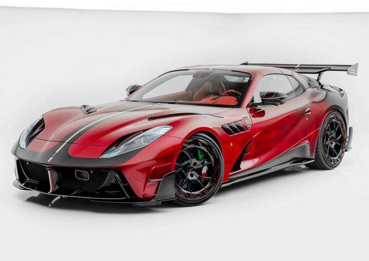 Mansory Stallone Tempesta Nera: la Ferrari 812 GTS cambia look [FOTO]