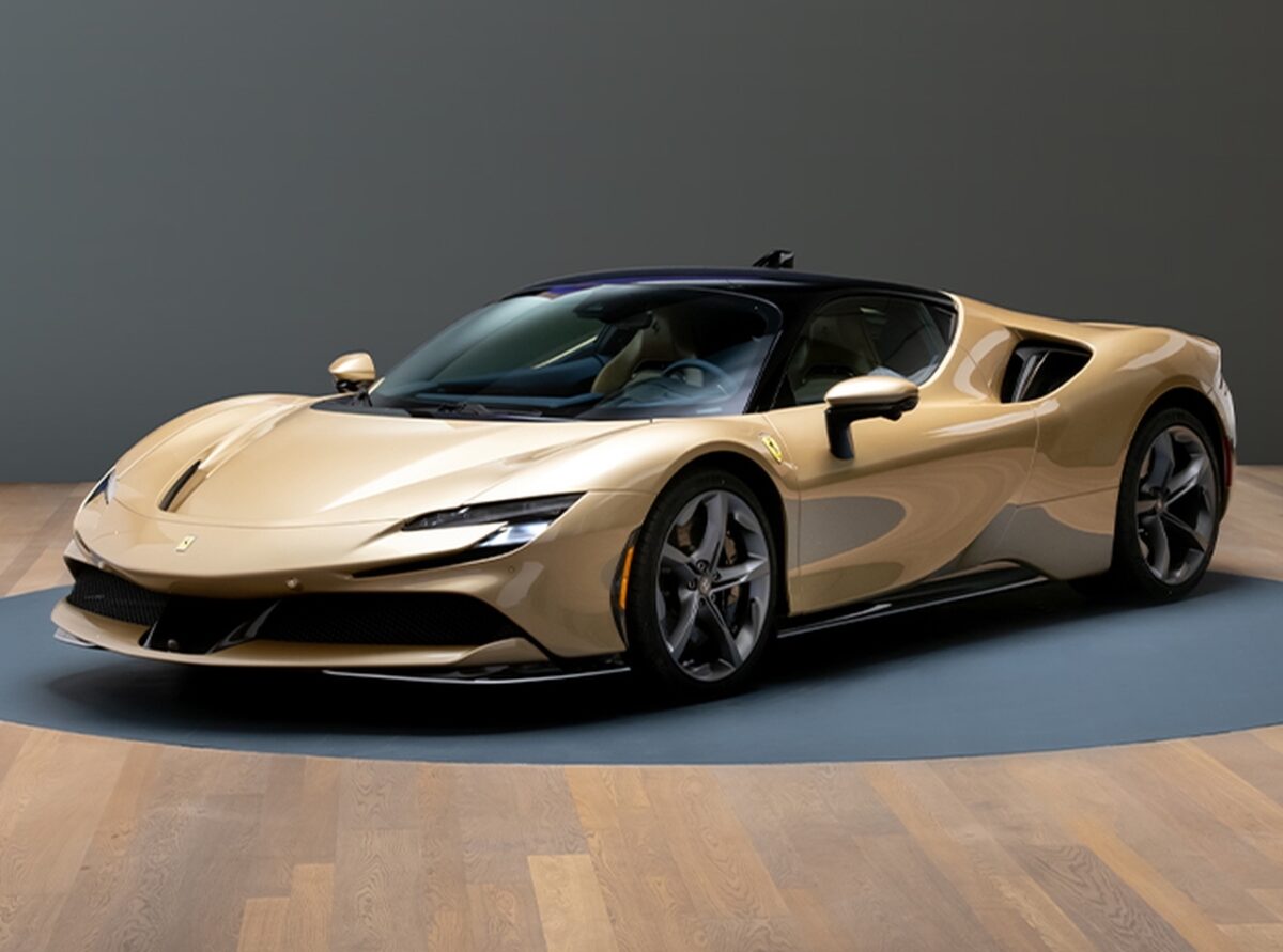 Ferrari SF90 Stradale: ecco l’esemplare Tailor Made in Oro Chiaro [FOTO]