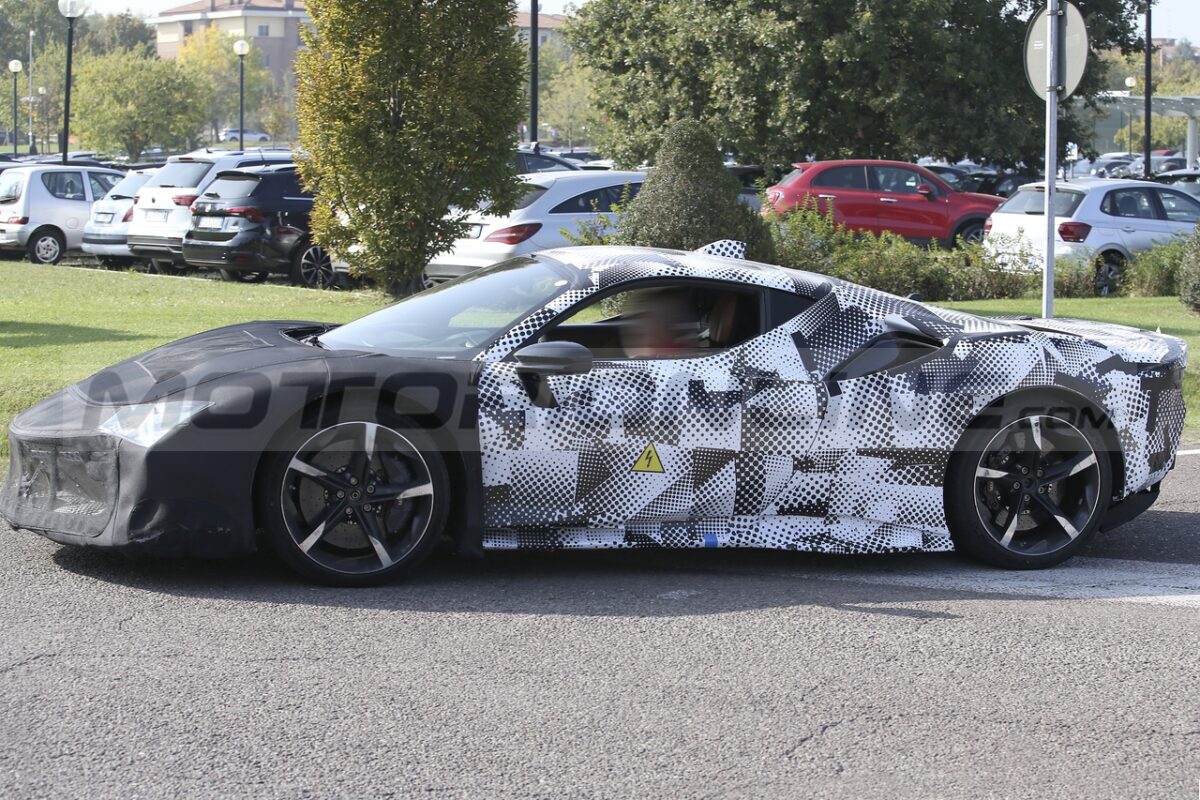 Ferrari SF90 Versione Speciale: primo avvistamento del modello finale ...