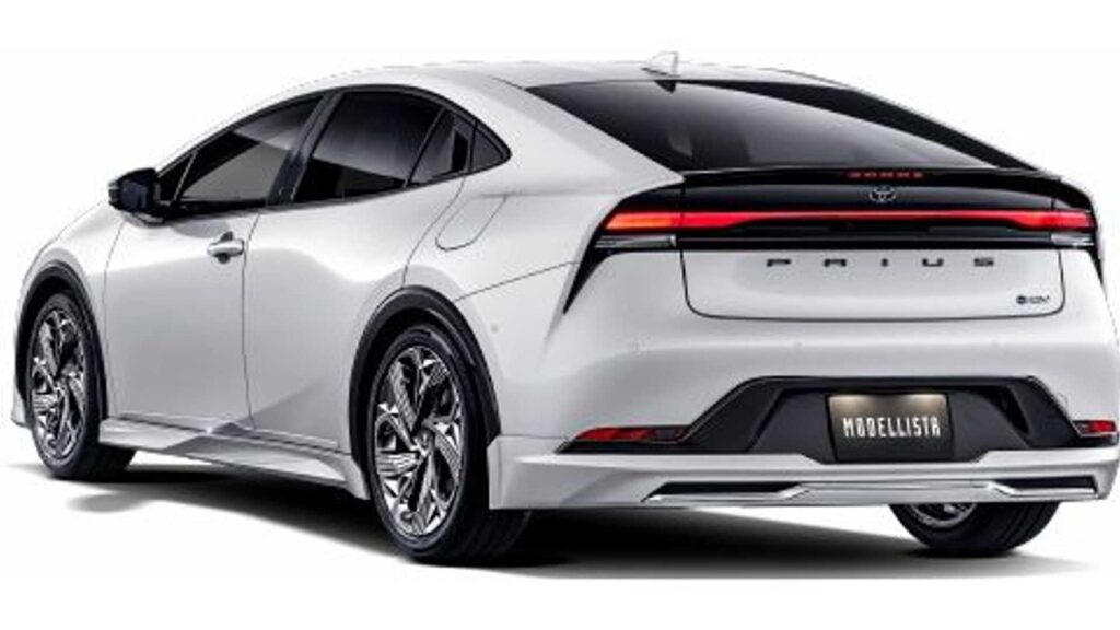 Toyota Prius 2023: Modellista presenta due body kit sportivi [FOTO]