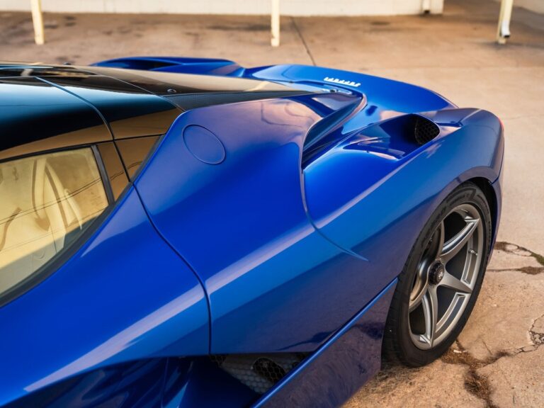 Ferrari LaFerrari: all’asta l’unico esemplare in Blu Elettrico con ...