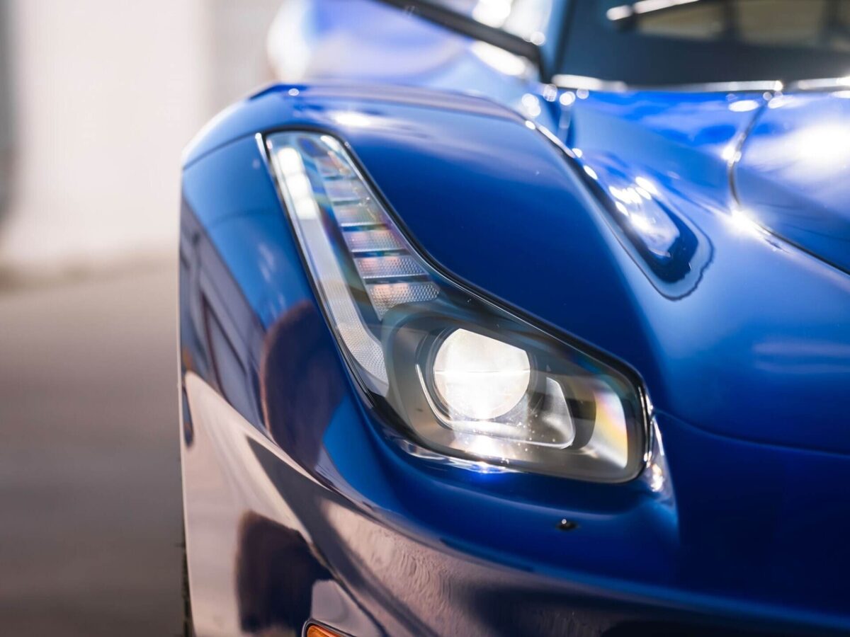Ferrari LaFerrari: all’asta l’unico esemplare in Blu Elettrico con ...