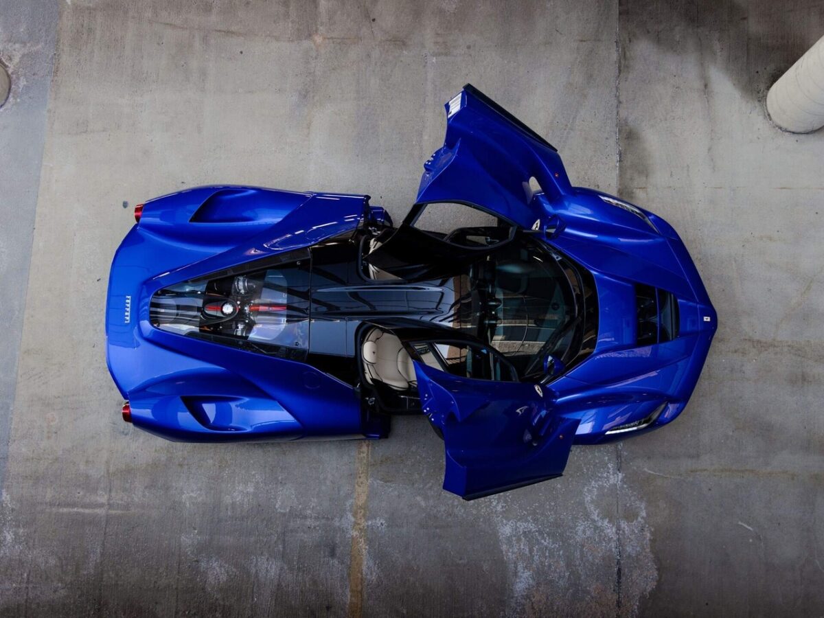 Ferrari LaFerrari: all’asta l’unico esemplare in Blu Elettrico con ...