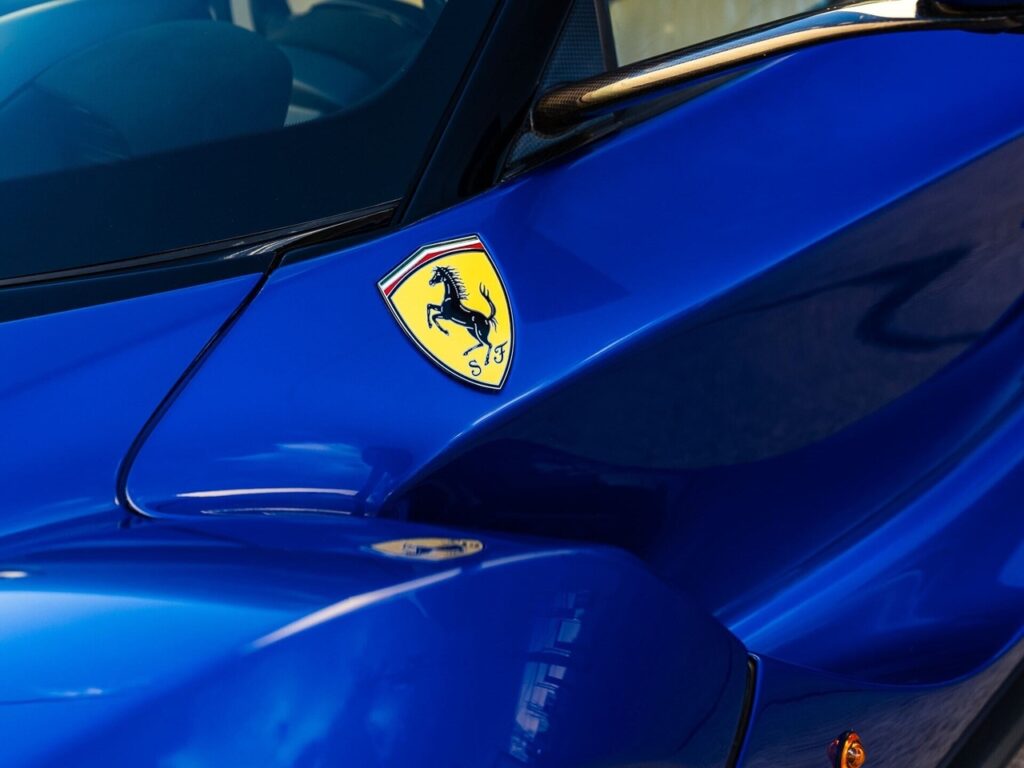 Ferrari LaFerrari: all’asta l’unico esemplare in Blu Elettrico con ...