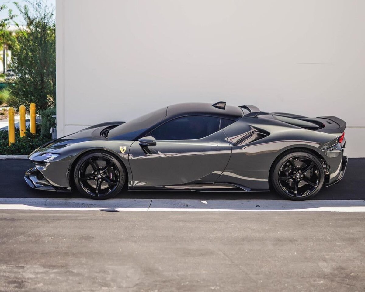 Ferrari SF90 Stradale: ecco il nuovo body kit in carbonio di 1016 ...