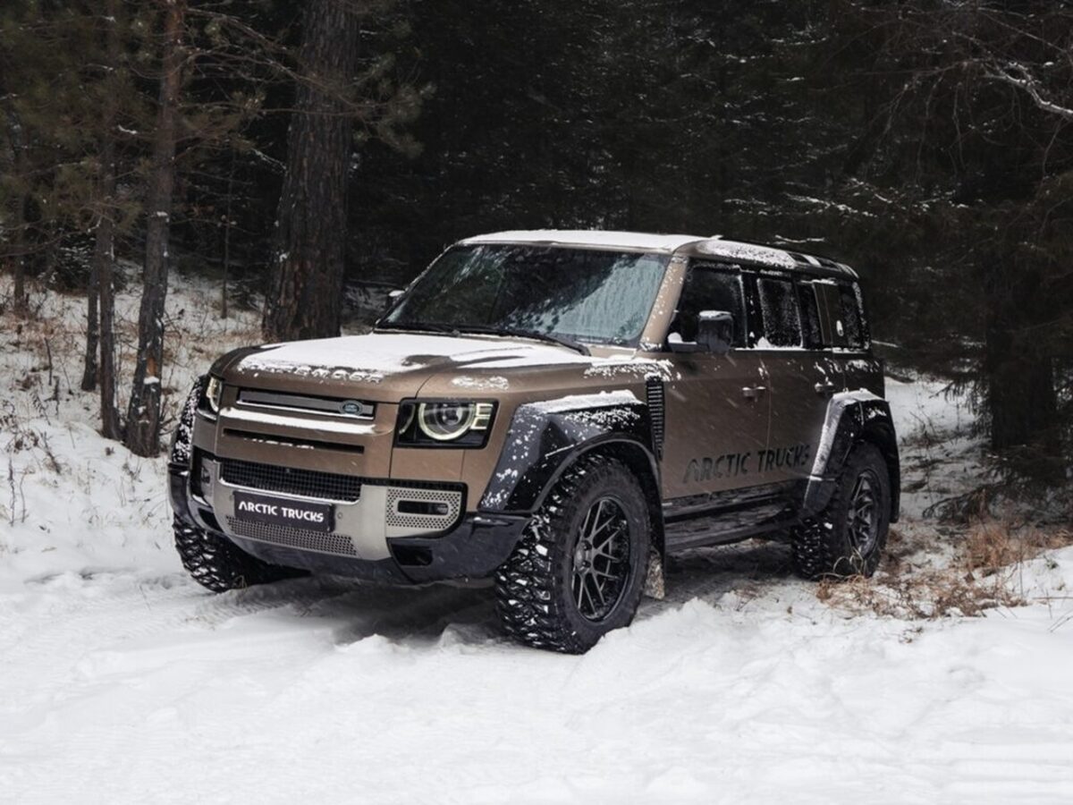 Land Rover Defender: Arctic Trucks presenta un nuovo pacchetto [FOTO]