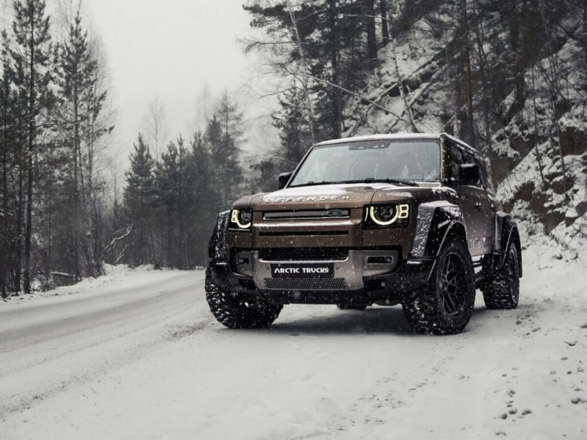 Land Rover Defender: Arctic Trucks presenta un nuovo pacchetto [FOTO]