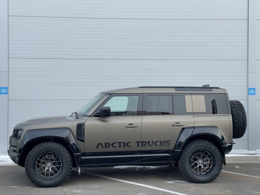 Land Rover Defender: Arctic Trucks presenta un nuovo pacchetto [FOTO]