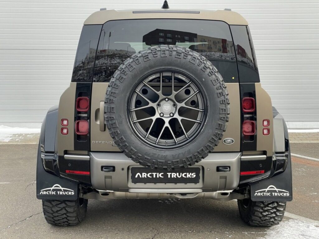 Land Rover Defender: Arctic Trucks presenta un nuovo pacchetto [FOTO]