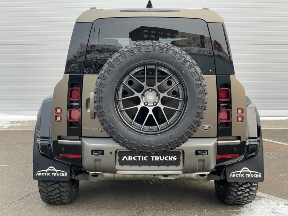 Land Rover Defender: Arctic Trucks presenta un nuovo pacchetto [FOTO]