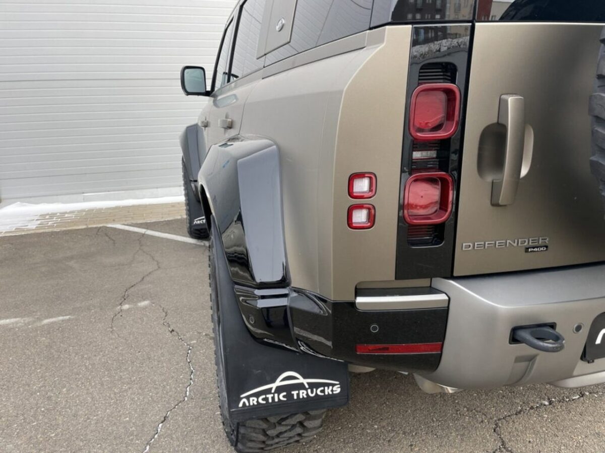 Land Rover Defender: Arctic Trucks presenta un nuovo pacchetto [FOTO]