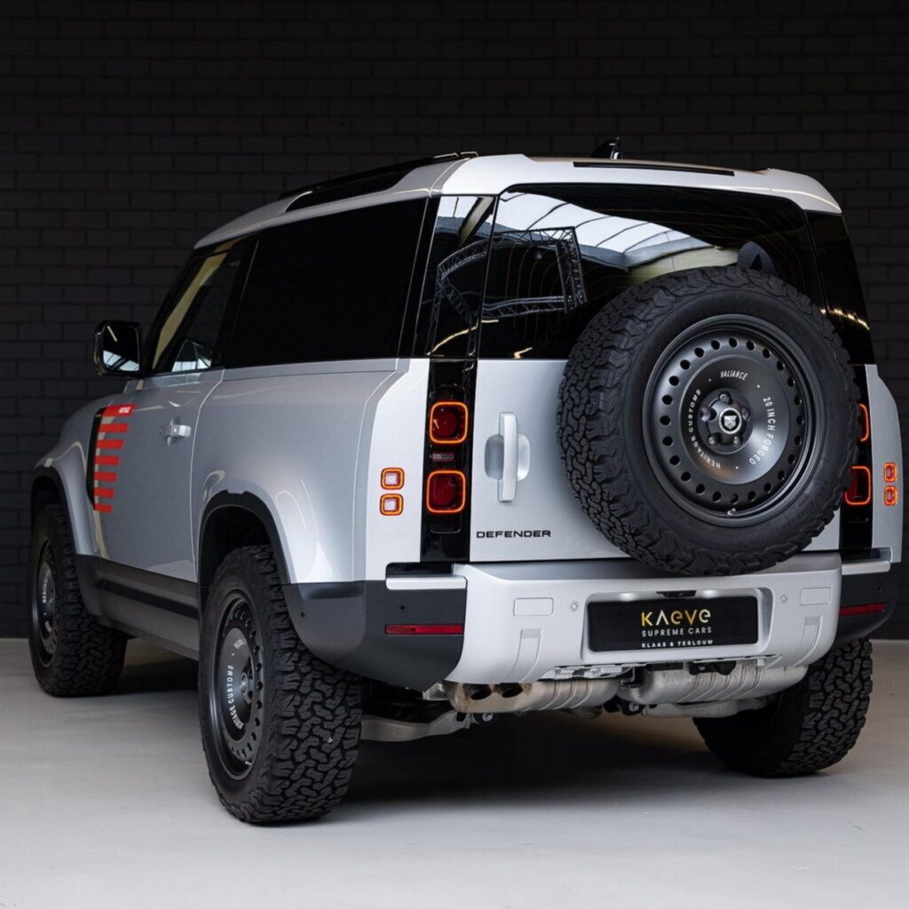 Land Rover Defender: Heritage Customs presenta i nuovi cerchi Rock Dust ...