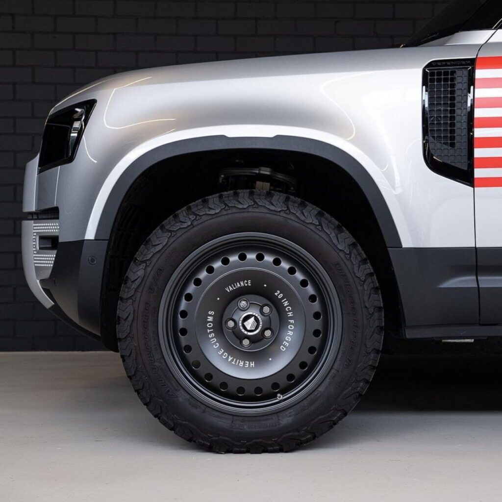 Land Rover Defender: Heritage Customs presenta i nuovi cerchi Rock Dust ...