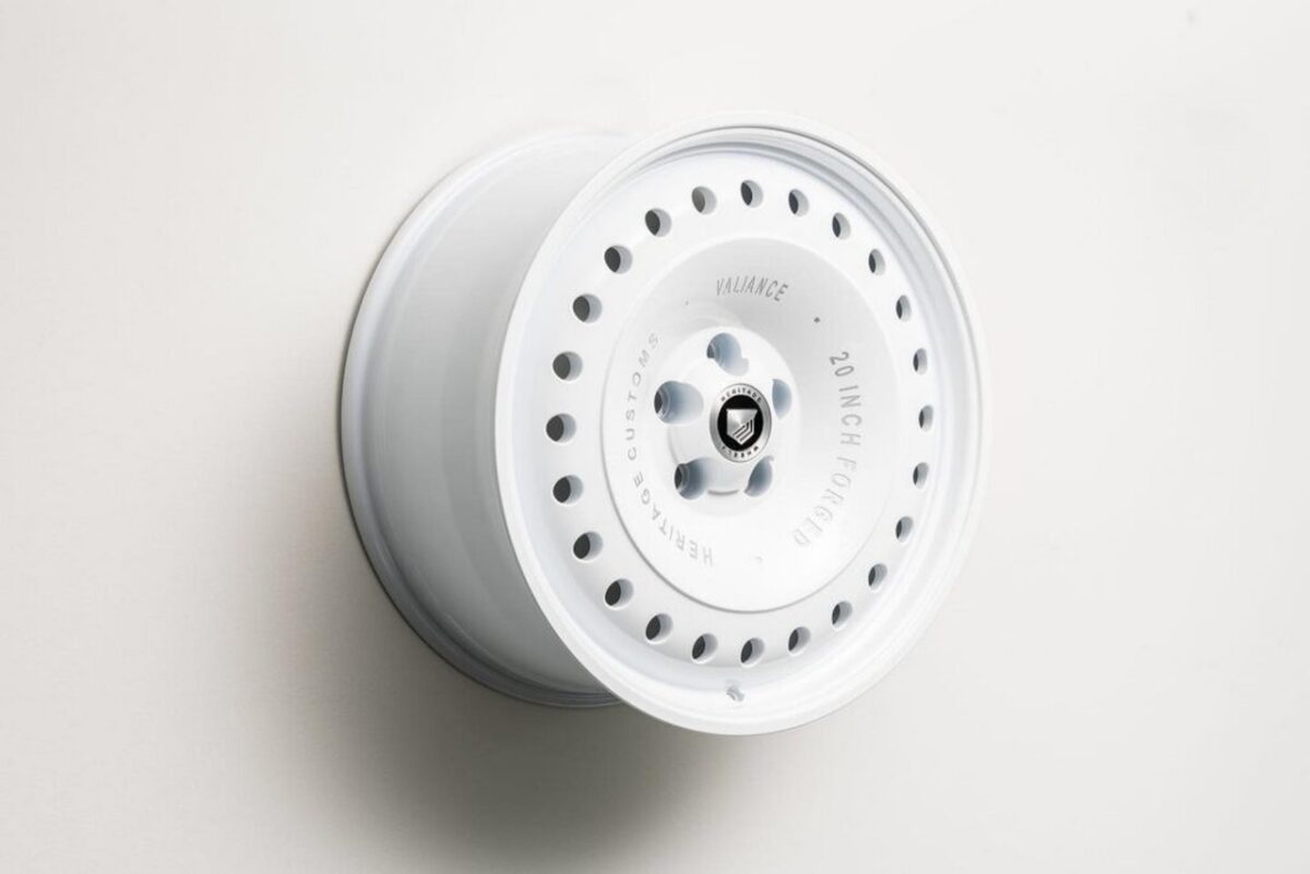 Land Rover Defender: Heritage Customs presenta i nuovi cerchi Rock Dust ...