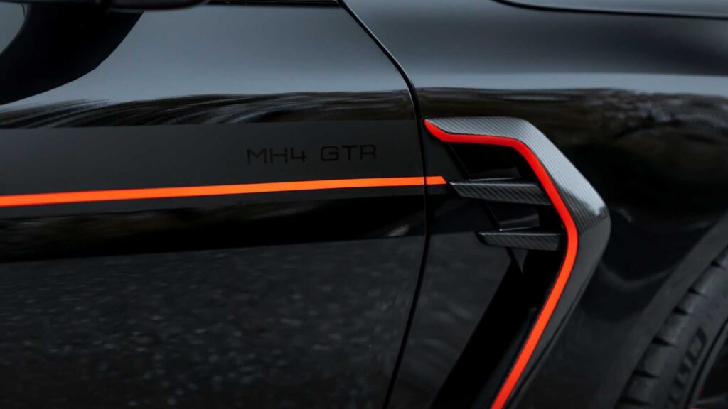 Manhart MH4 GTR II: ecco la BMW M4 CSL modificata dal famoso tuner [FOTO]