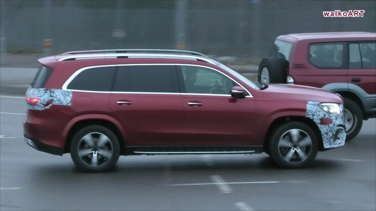 Mercedes GLS 2024: nuovo avvistamento del prossimo restyling [VIDEO SPIA]
