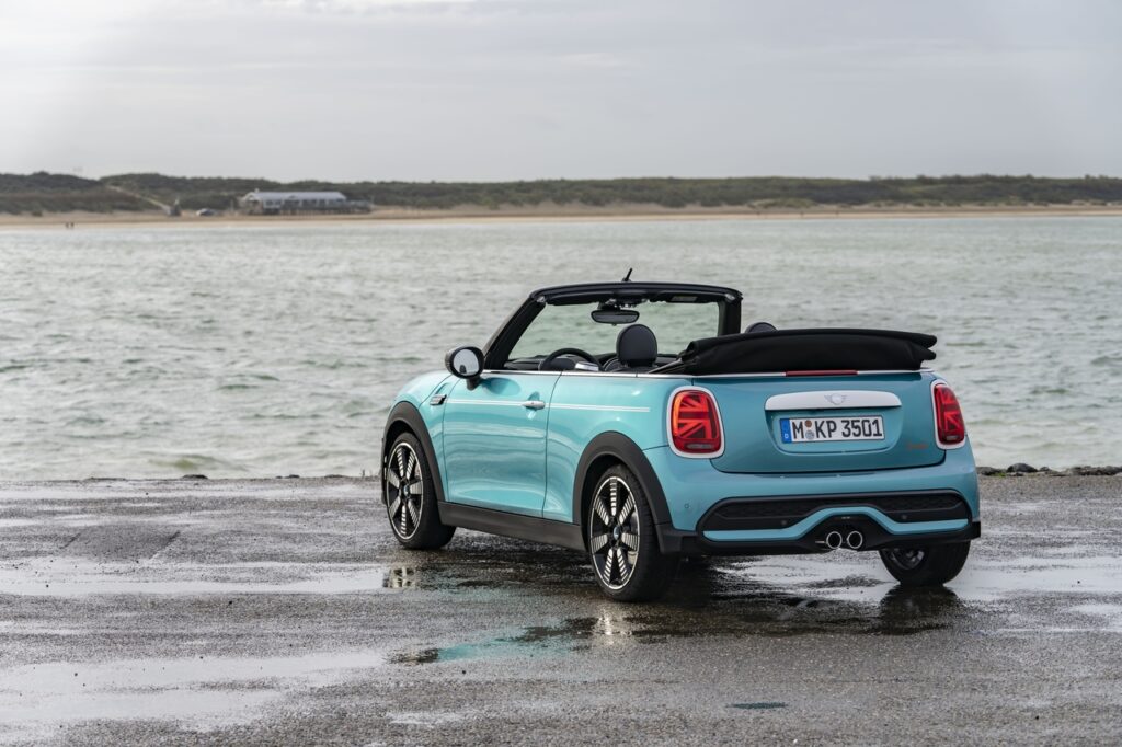 Mini Cooper S Cabrio Seaside Edition: ecco la versione per i 30 anni ...