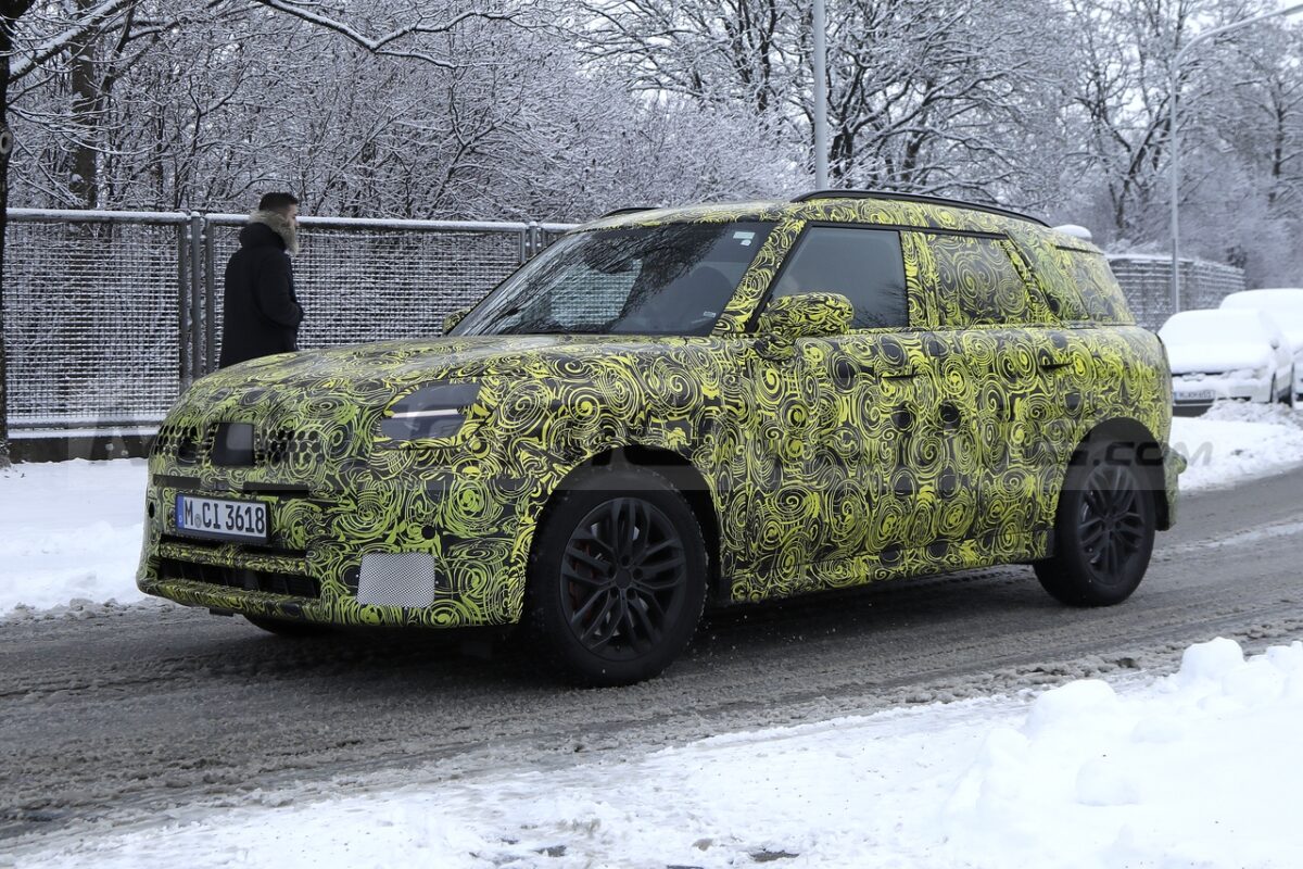 Mini Countryman 2024: la nuova generazione beccata sulle strade di ...