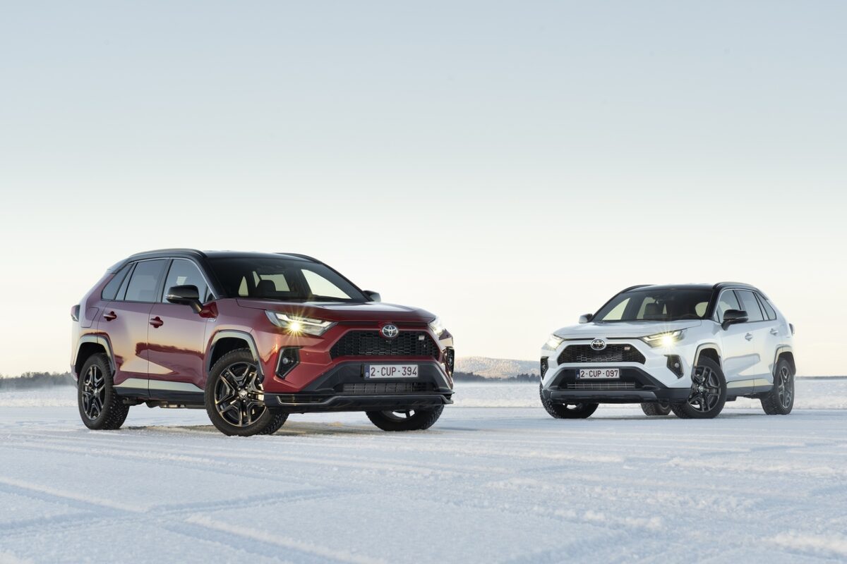 Toyota RAV4 GR Sport: la versione sportiva è ora ordinabile in Italia ...