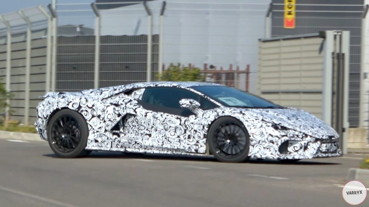 Lamborghini LB744: ecco l’ultimo prototipo col design finale [VIDEO SPIA]