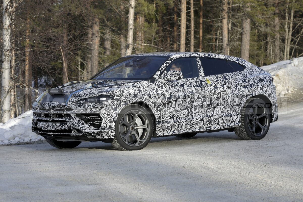 Lamborghini Urus Hybrid: primo avvistamento della versione ibrida plug ...