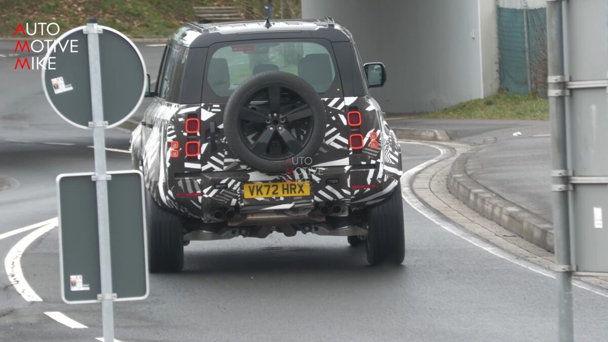 Land Rover Defender SVX 2024: il performante SUV si mostra in azione sul Nurburgring [VIDEO SPIA]