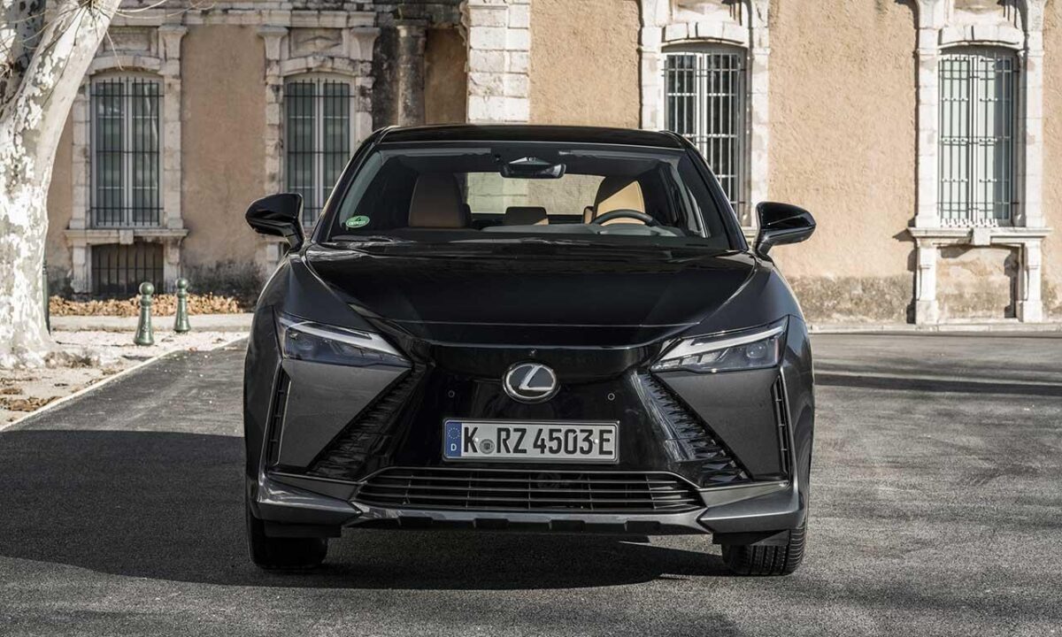 Lexus RZ 450e: ecco il nuovo crossover elettrico costruito su una ...